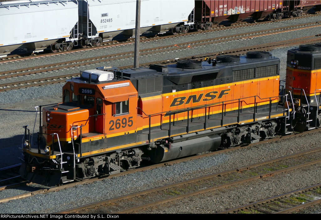 BNSF 2695 at Delta